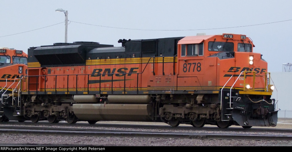 BNSF 8778